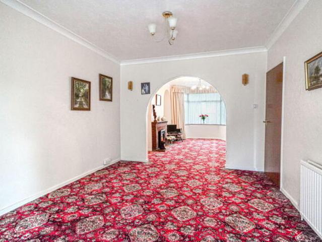 4 bedroom semi detached house for sale in Cheltondale Road, Solihull, B91