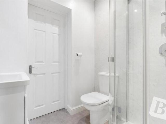 4 bedroom semi detached house for sale in Chestnut Glen, Hornchurch, RM12