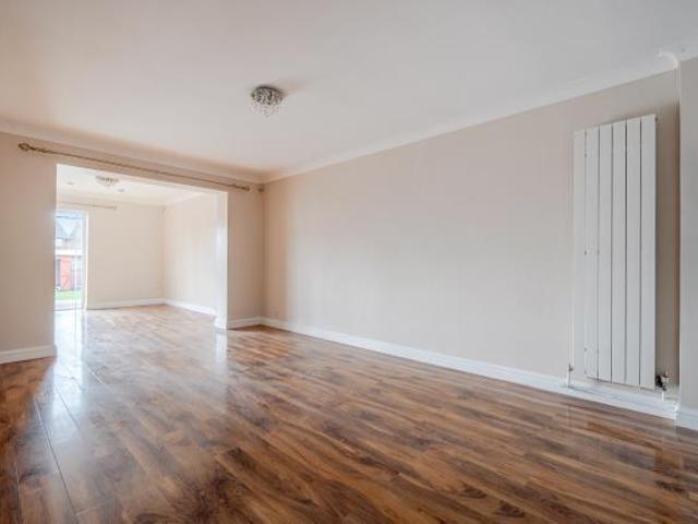 4 bedroom semi detached house for sale in Cippenham Lane, Slough, SL1