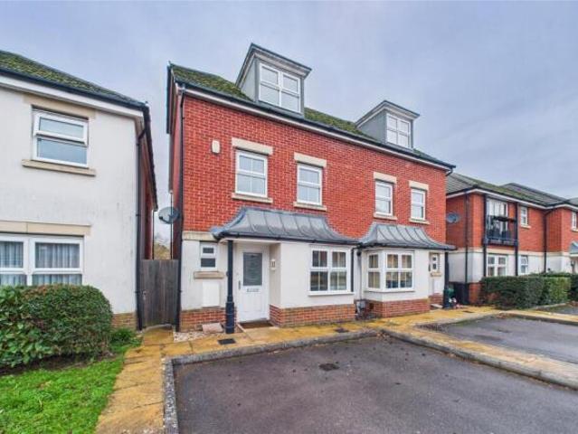 4 bedroom semi detached house for sale in Cirrus Drive, Shinfield, Berkshire, RG2