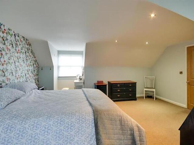 4 bedroom semi detached house for sale in Cissbury Road, Worthing, BN14