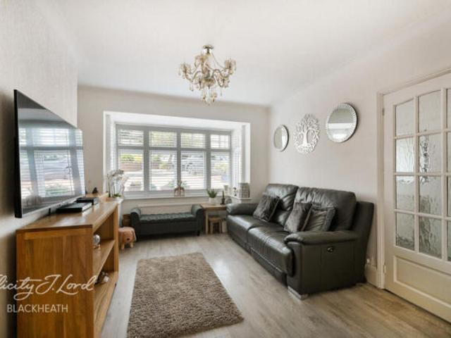 4 bedroom semi detached house for sale in Combeside, Plumstead, SE18