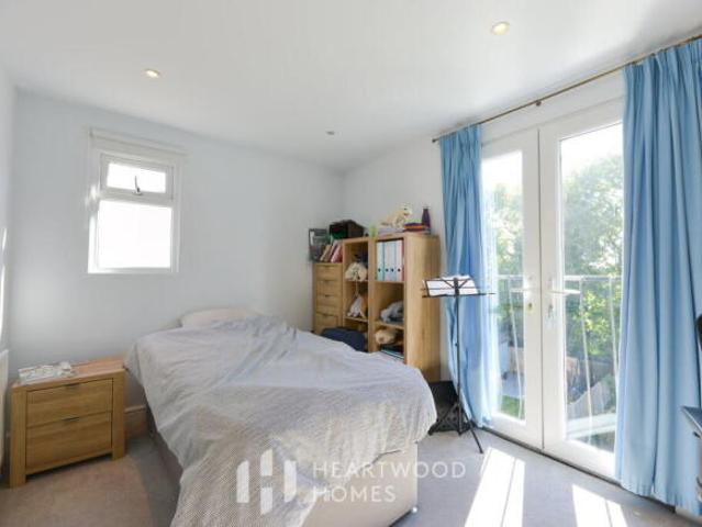 4 bedroom semi detached house for sale in Colney Heath Lane, St. Albans, AL4 0TU, AL4