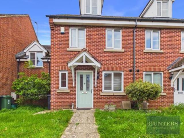 4 bedroom semi detached house for sale in Country View, Gloucester, Gloucestershire, GL4