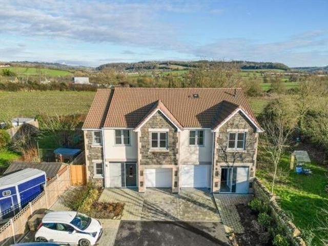 4 Bedroom Semi detached House For Sale In Crow Meadow, Kingswood