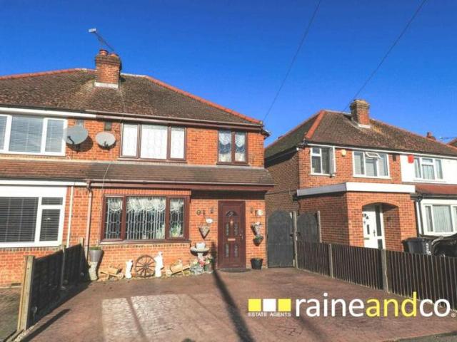4 bedroom semi detached house for sale in Crawford Road, Hatfi.