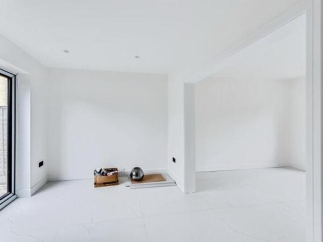 4 bedroom semi detached house for sale in Cranmer Road, Oxford, OX4