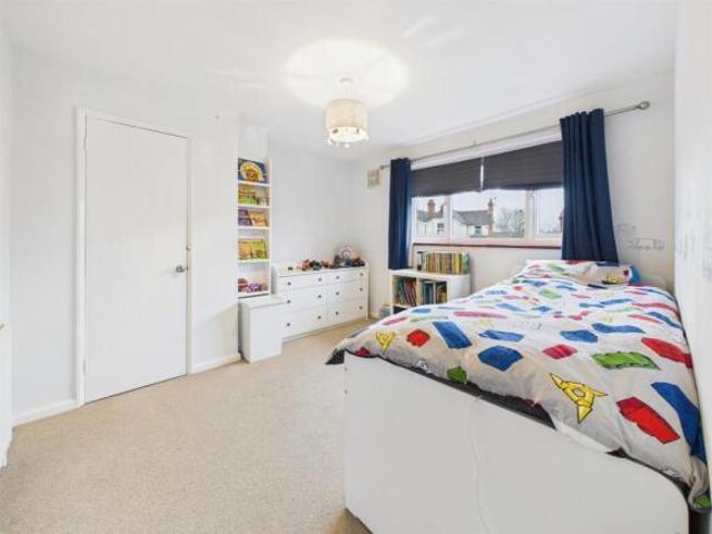 4 bedroom semi detached house for sale in Crescent Road, Tilehurst, Reading, RG31