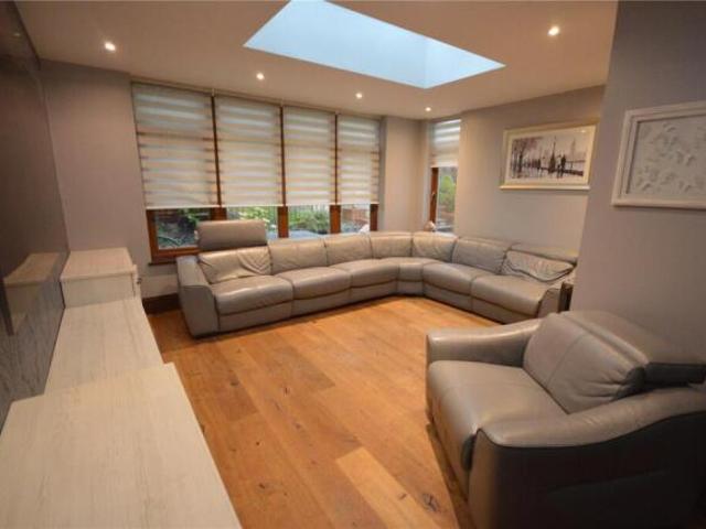 4 bedroom semi detached house for sale in Cutenhoe Road, Luton, Bedfordshire, LU1