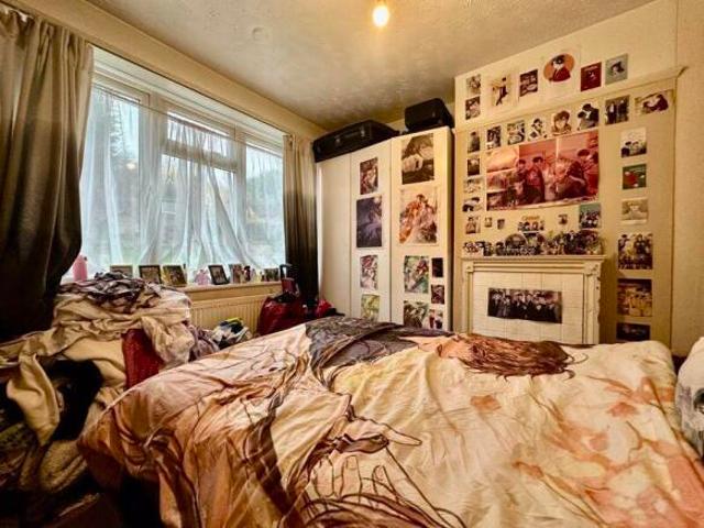 4 bedroom semi detached house for sale in Cutenhoe Road, Luton, LU1