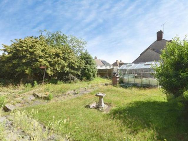 4 bedroom semi detached house for sale in Danes Way, Pilgrims Hatch, Brentwood, CM15