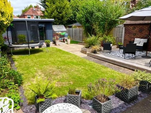 4 bedroom semi detached house for sale in Daventry Road, Coventry, CV3