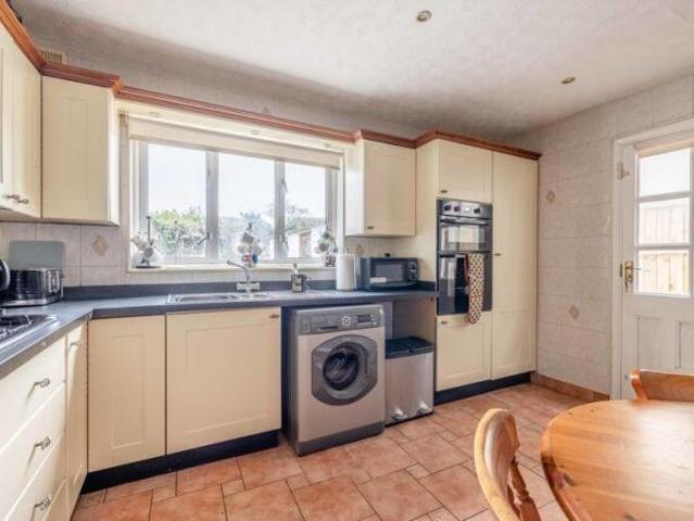4 bedroom semi detached house for sale in Ditton Park Road, Langley, SL3