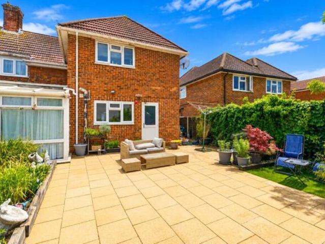 4 bedroom semi detached house for sale in Drakes Drive, St. Albans, Hertfordshire, AL1