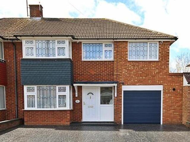 4 Bedroom Semi detached House For Sale In Dunstable, Bedfordshire