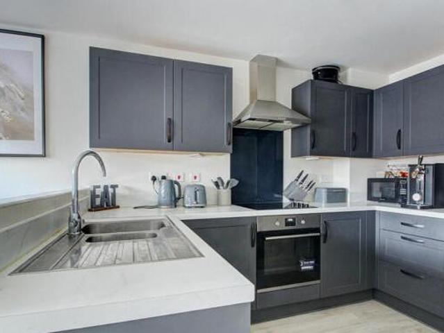 4 Bedroom Semi detached House For Sale In Eagle Farm South