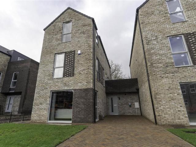 4 bedroom semi detached house for sale in East Moor Lane, Adel, Leeds, LS16