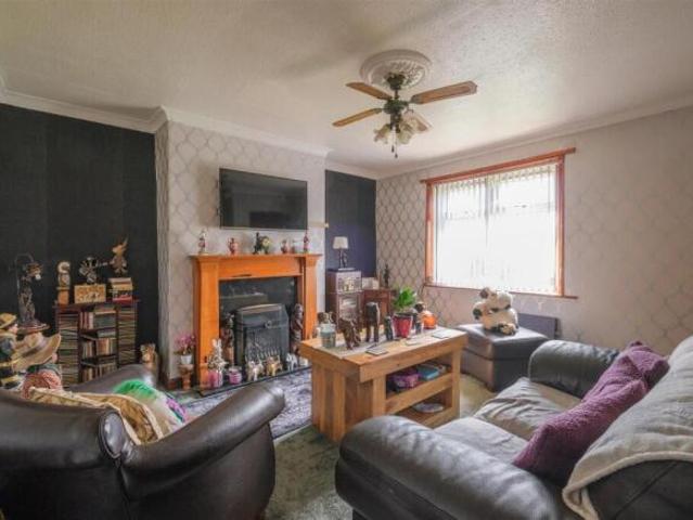 4 bedroom semi detached house for sale in East Close, Huddersfield, HD2