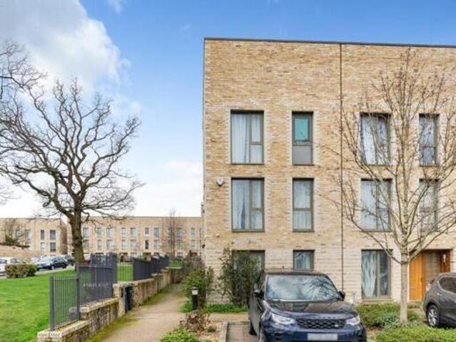 4 Bedroom Semi detached House For Sale In Edgware, Middlesex