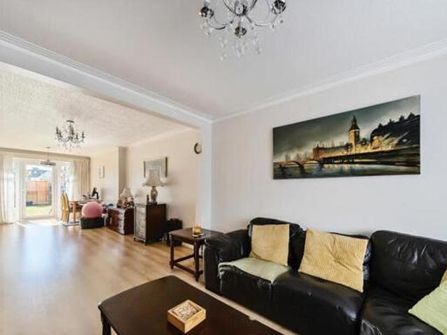 4 Bedroom Semi detached House For Sale In Edgware, Middlesex
