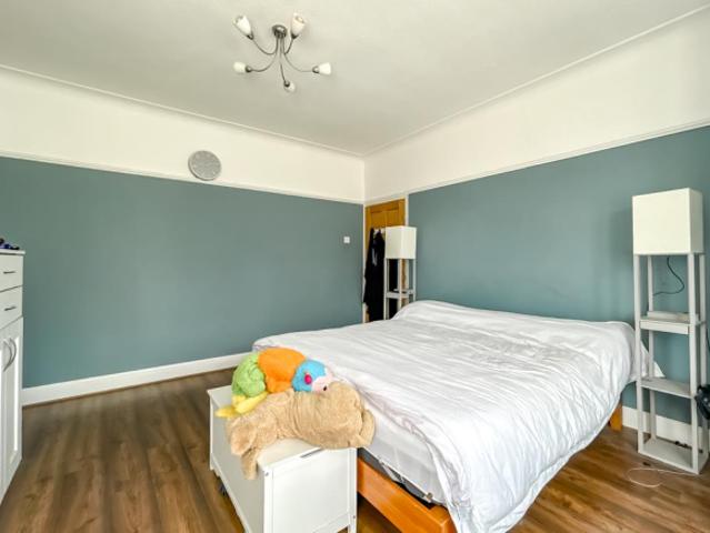 4 bedroom semi detached house for sale in Edith Road, Southend on Sea, SS2