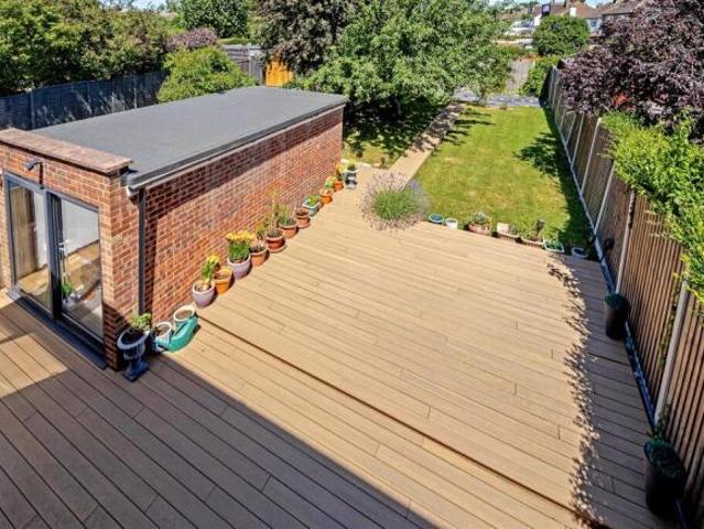 4 bedroom semi detached house for sale in Elm Drive, St. Albans, AL4