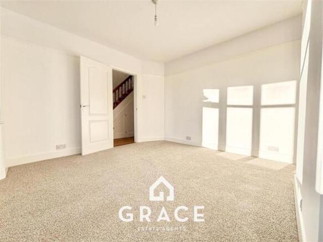 4 bedroom semi detached house for sale in Elmcroft Road, Ipswich, IP1