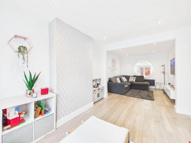 4 bedroom semi detached house for sale in Elbury Park Road, Worcester, Worcestershire, WR4