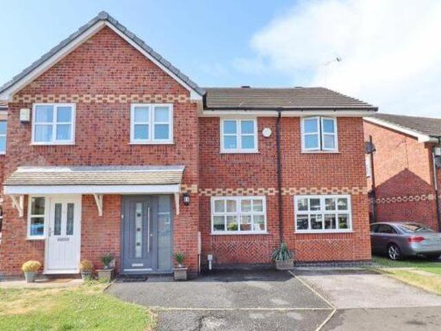 4 Bedroom Semi detached House For Sale In Ellenbrook, Worsley