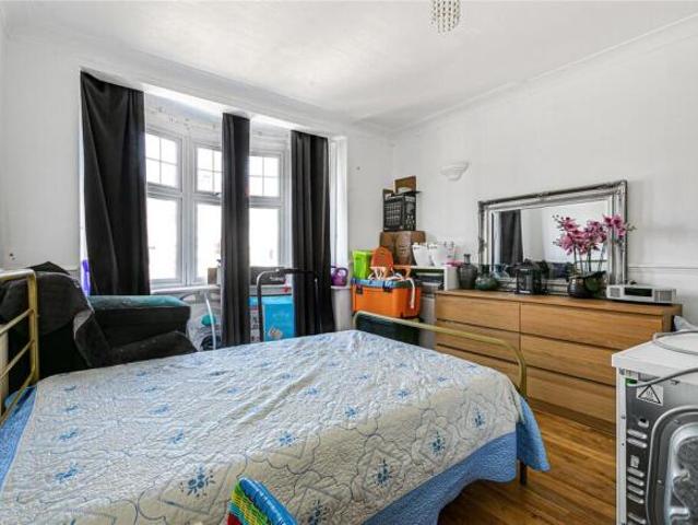 4 bedroom semi detached house for sale in Ellerdine Road, Hounslow, TW3