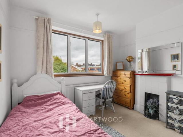 4 bedroom semi detached house for sale in Ely Road, St. Albans, AL1 5NA, AL1
