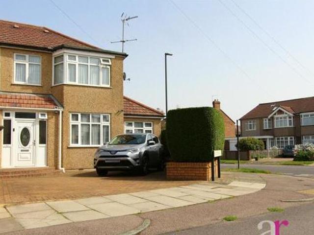 4 Bedroom Semi detached House For Sale In Enfield, Middlesex