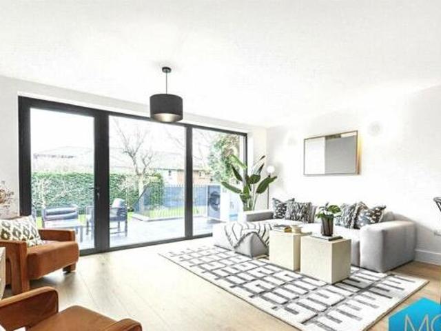 4 Bedroom Semi detached House For Sale In Enfield