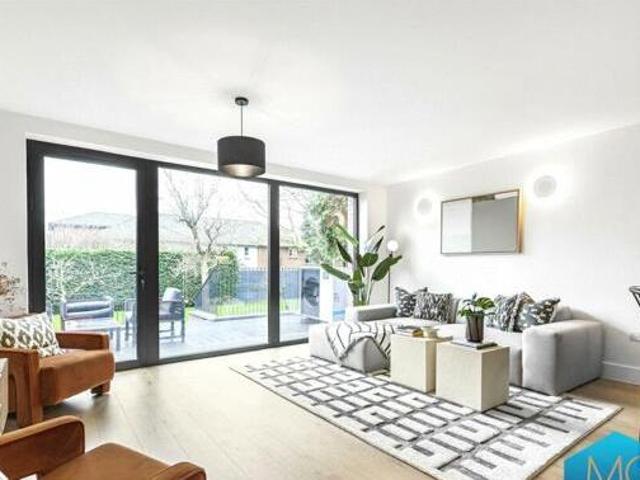 4 Bedroom Semi detached House For Sale In Enfield