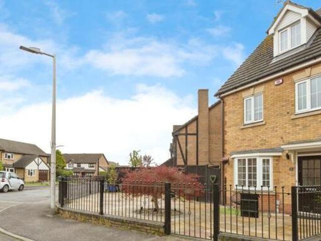 4 Bedroom Semi detached House For Sale In Essex, United Kingdom