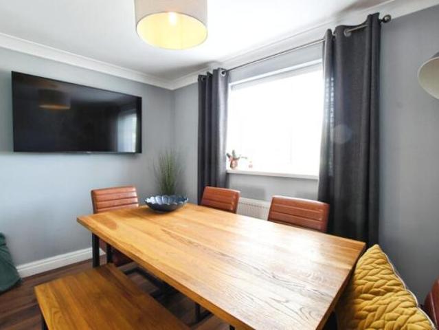 4 bedroom semi detached house for sale in Evergreen Drive, Hull, HU6