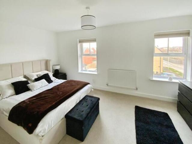 4 bedroom semi detached house for sale in Fable Lane, Hull, HU7