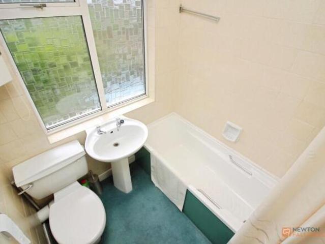 4 bedroom semi detached house for sale in Fairbourne Road, Leicester, LE3