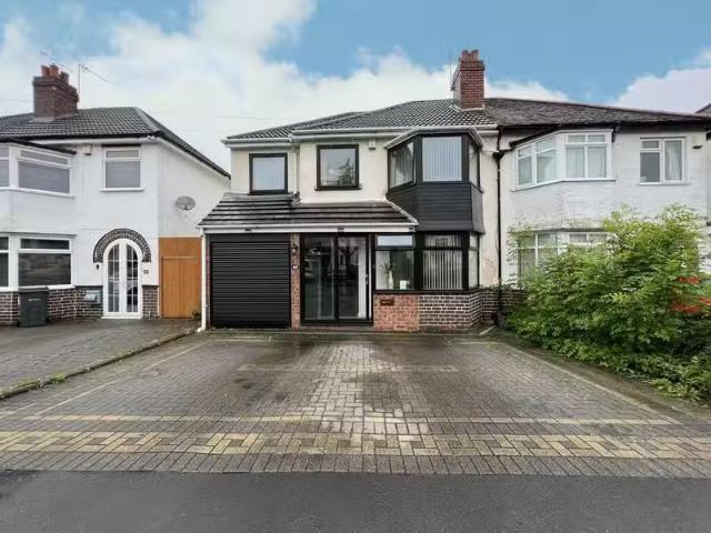 4 bedroom semi detached house for sale in Fallowfield Avenue.