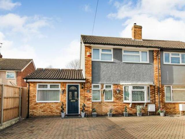 4 Bedroom Semi detached House For Sale In Farnborough