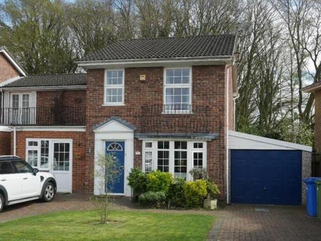 4 Bedroom Semi detached House For Sale In Farnborough, Hampshire