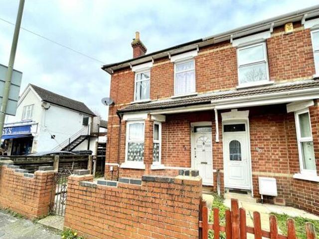 4 Bedroom Semi detached House For Sale In Farnborough, Hampshire
