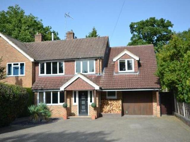 4 Bedroom Semi detached House For Sale In Farnham, Surrey