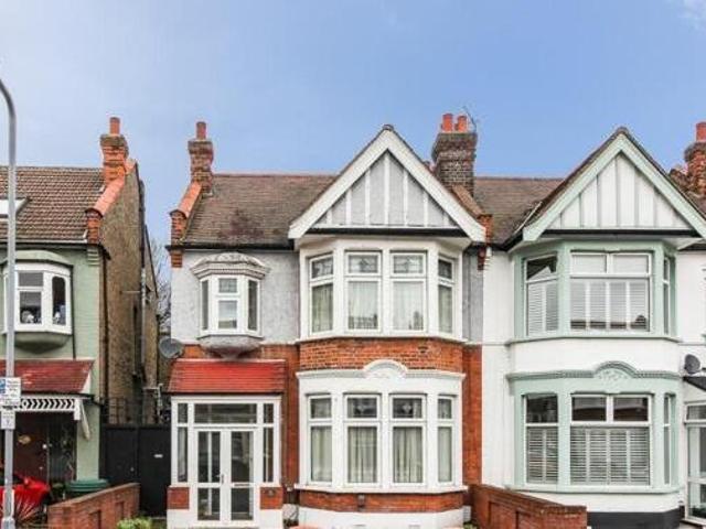 4 Bedroom Semi detached House For Sale In Finchley London