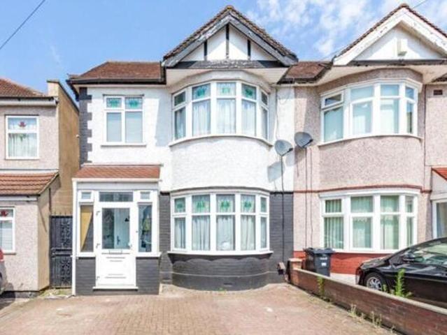 4 Bedroom Semi detached House For Sale In Finchley London