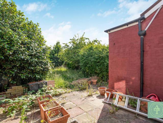 4 bedroom semi detached house for sale in Firs Park Avenue, Winchmore Hill, London, N21