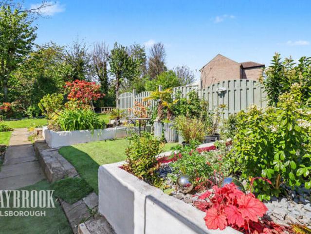 4 bedroom semi detached house for sale in Fox Hill Road, Sheffield, S6