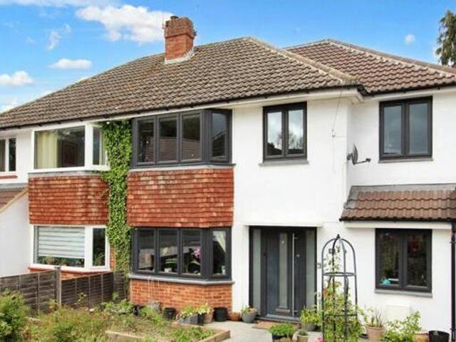 4 Bedroom Semi detached House For Sale In Fleet, Hampshire
