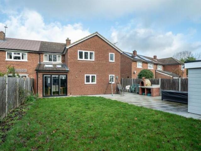 4 bedroom semi detached house for sale in Flint Way, St. Albans, AL3