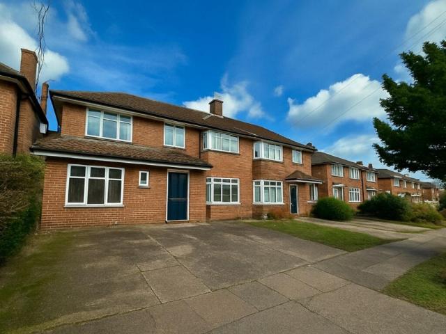 4 bedroom semi detached house for sale in Francklyn Gardens, Edgware, HA8